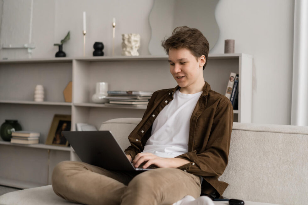9 College Application Tasks for the Summer Before Senior Year | Command ...